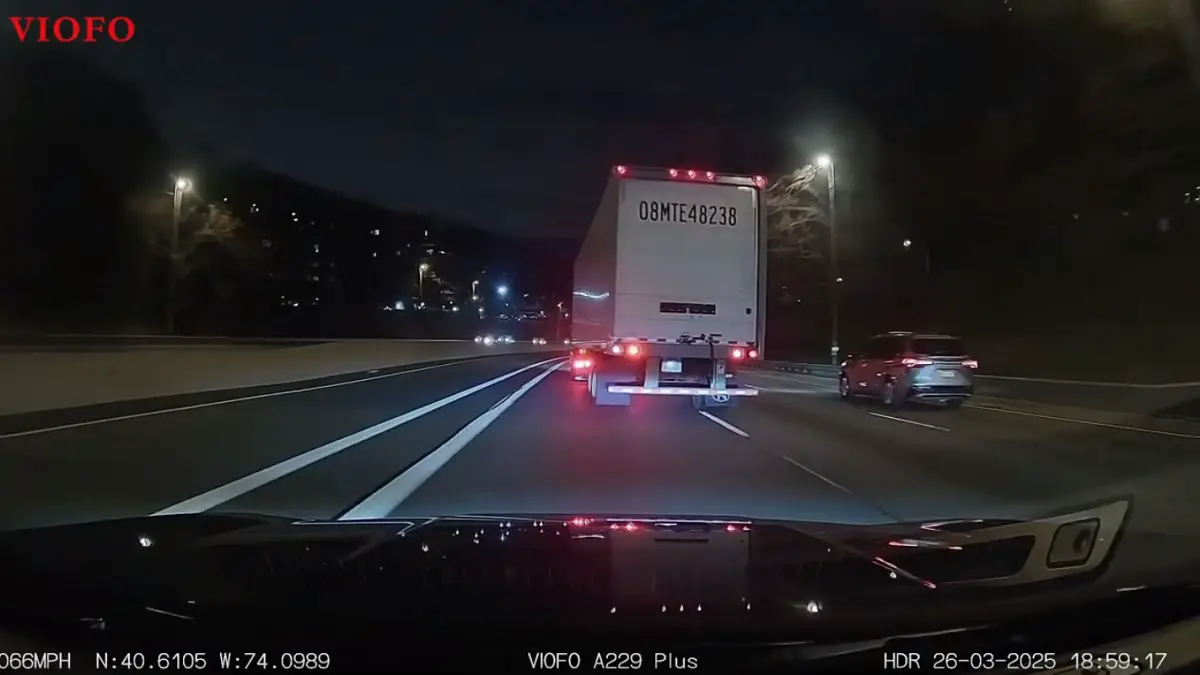 Staten Island, NY: Semi-Truck Driver Goes Full Road Rage on Staten ... Staten Island, NY: Semi-Truck Driver Goes Full Road Rage on Staten ...