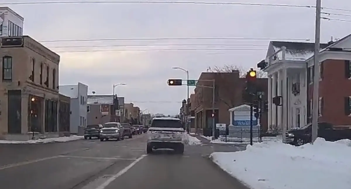 Oshkosh, WI: Red Light Run at 6th & Oregon Turns Dangerous as Driver ...